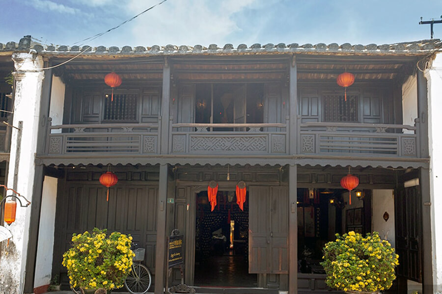 Phung Hung Ancient House - Multinational Cultural Architecture