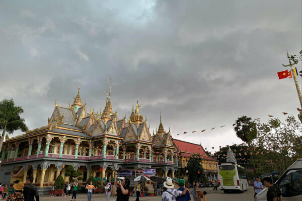 Som Rong Pagoda - Beautiful Buddhist Works in Soc Trang