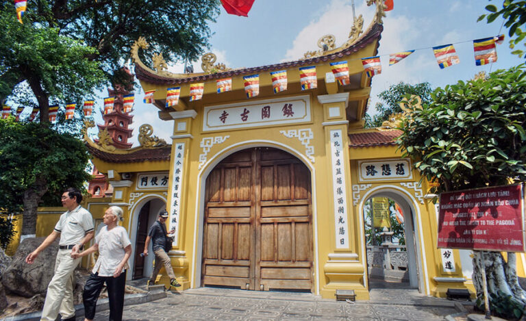 Tran Quoc Pagoda - the oldest pagoda in Hanoi