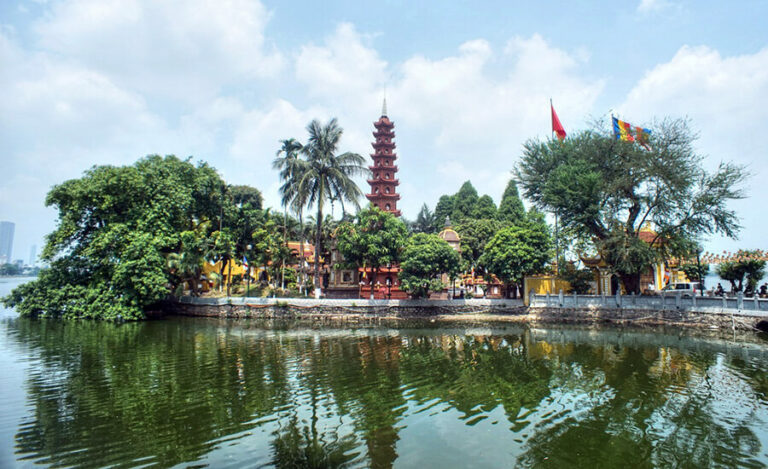 Tran Quoc Pagoda - the oldest pagoda in Hanoi