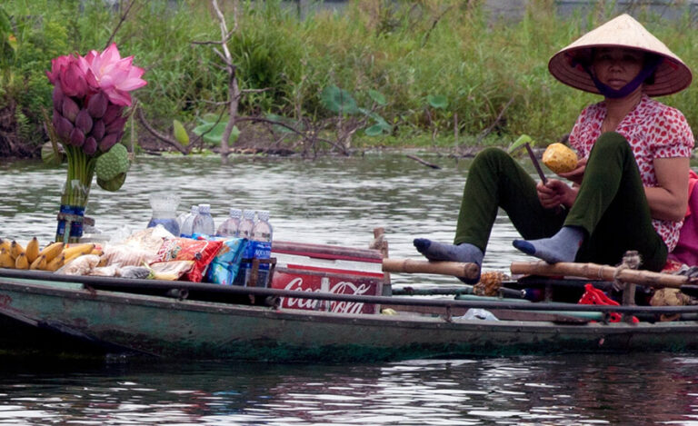 Explore Tam Coc - Bich Dong - Experience "unique, strange" professions